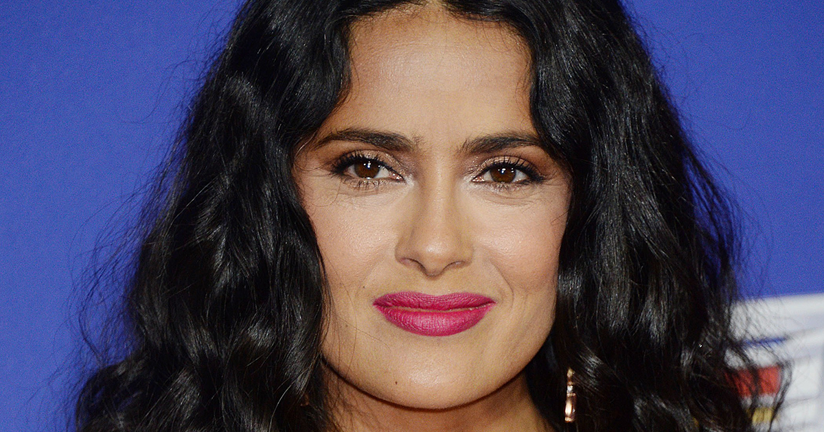 "¡Tan impresionante!" Salma Hayek, de 56 años, lució un ajustado traje de baño brillante ...