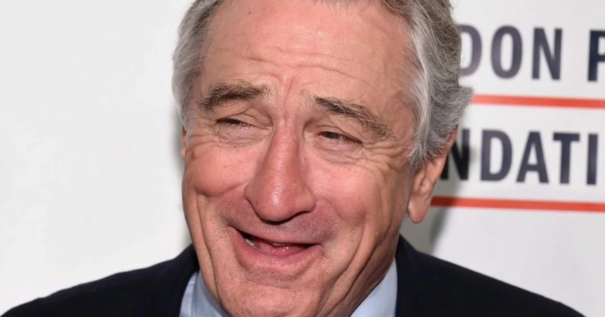 Los paparazzi capturaron a Robert De Niro de 80 años dando un paseo con ...