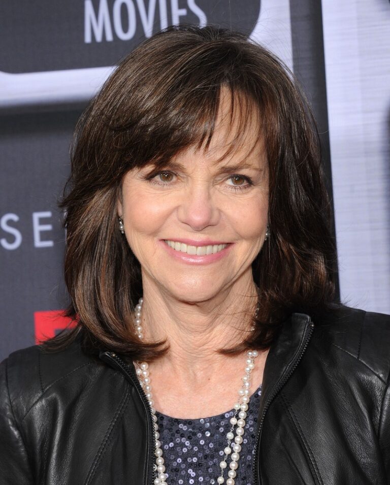 Sally Field, de 76 años, luchó contra el edadismo en Hollywood a lo ...