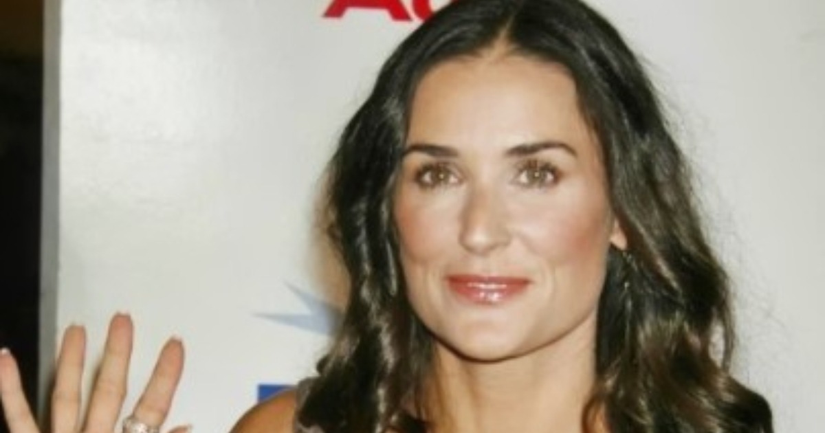 ¡Demi Moore, de 62 años, desata debate por su apariencia "demasiado ...
