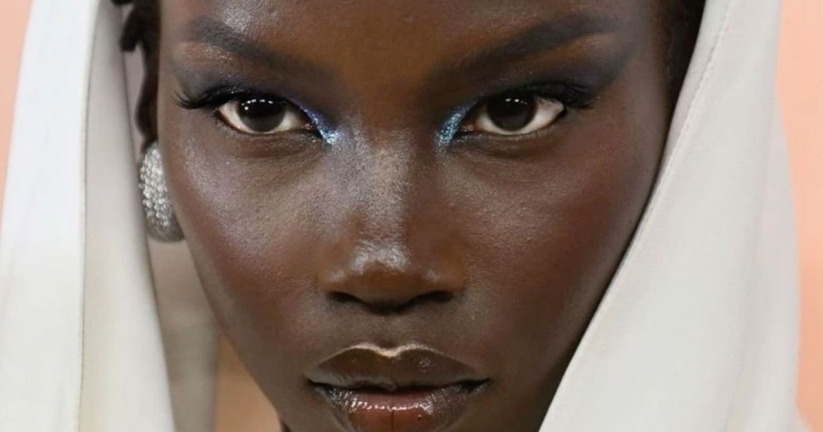 ¡La Supermodelo Deslumbra a Sus Fans con Su Estilo Impresionante y ...